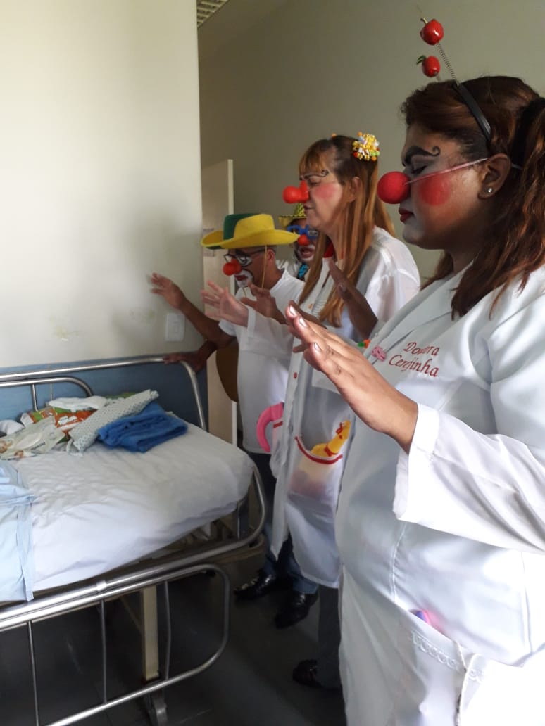 Grupo entrega kits de higiene para pacientes do Hospital Universitário ...